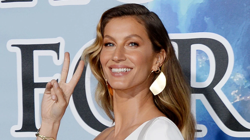 Gisele Bundchen - Bio, Net Worth, Facts, Age, Height, Nationality, Husband, News
