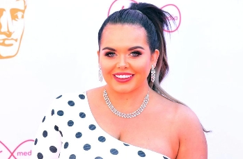 Scarlett Moffatt Birthday, Wiki, Bio, Net Worth, Affairs, Dating, Luke ...