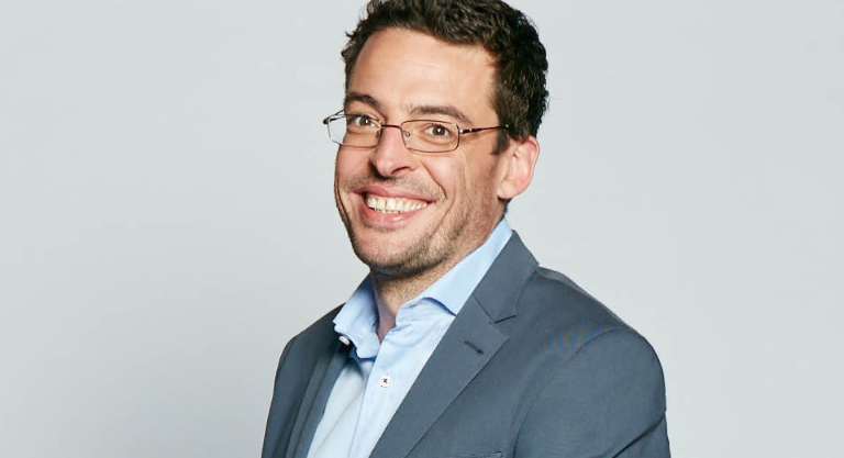 Joe Hildebrand Bio, Net Worth, Age, Wife, Family Life, Salary, TV Shows ...